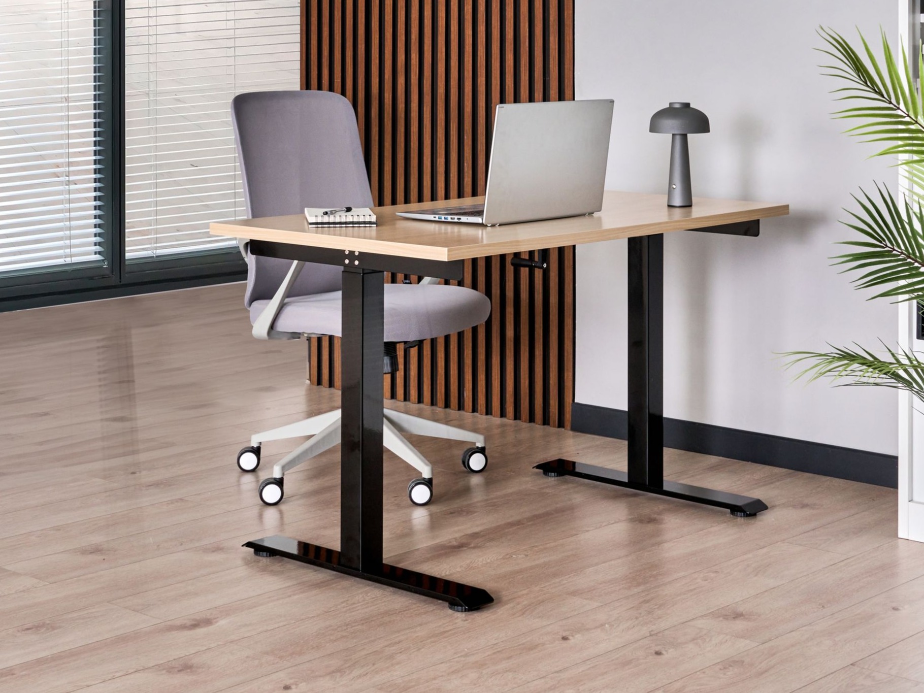 Rakstāmgalds ar regulējamu augstumu Berwyn 2864 (Gaišs koks + Melns) - Rakstāmgaldi | Mebeles1.lv